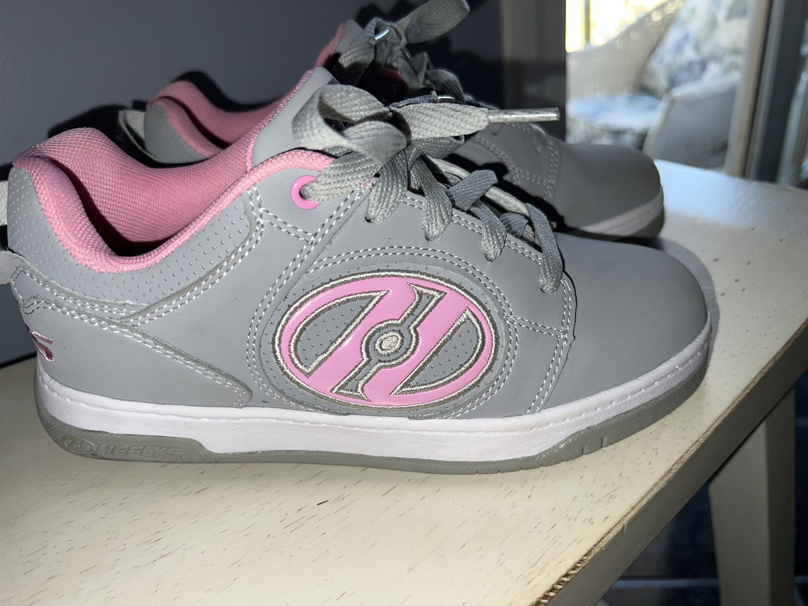Heelys Voyager Grey And Pink EUC Skate Shoes Size 5 Light Up! | eBay