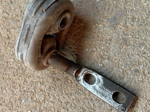 Audi A5 A4 Auspuff Abgasanlage Halter Gummi 8K0253144A original | eBay