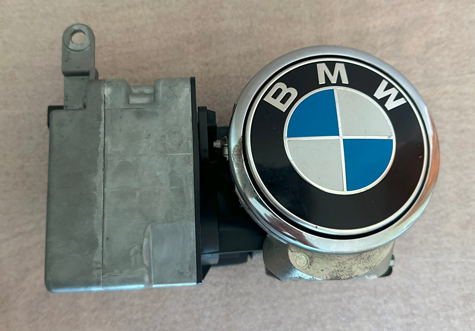 BMW F12 F13 M6 OEM REAR VIEW BACKUP CAMERA W/ EMBLEM BRACKET | eBay