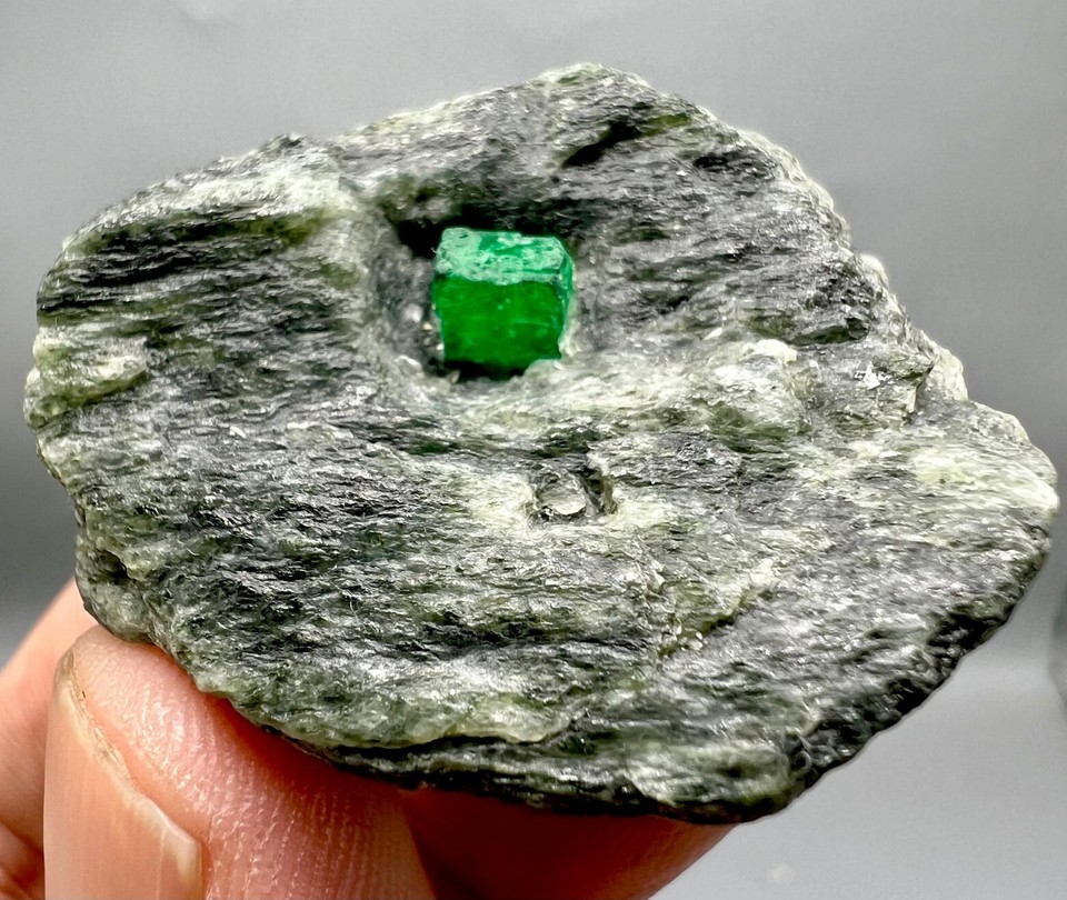 35 gram Outclass Deep Green Emerald specimen Crystal on Matrix From ...