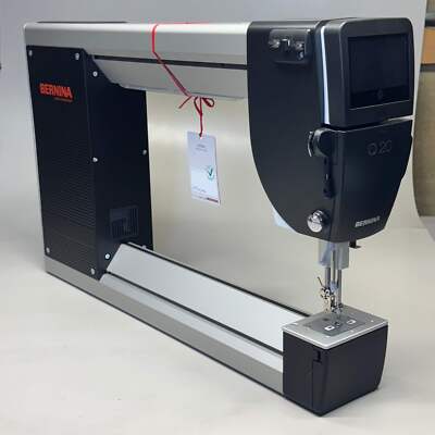 BERNINA Q20 Longarm Quilting Machine w/ Accessories - Sewing Equipment ...