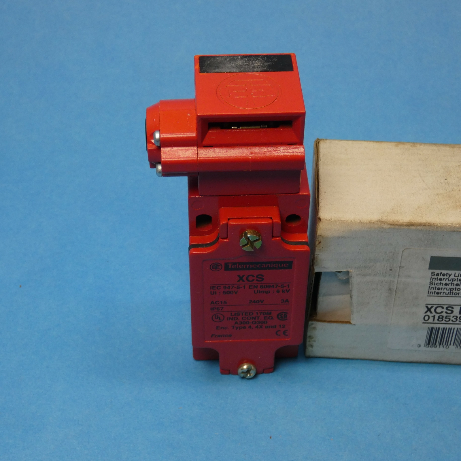 Telemecanique XCS-B703CA Safety Interlock Switch XCSB703CA AC15 240v 3a ...
