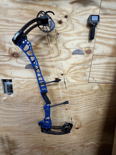Mathews TRX 34 Blue riser w/ Black limbs (Right Hand) | eBay