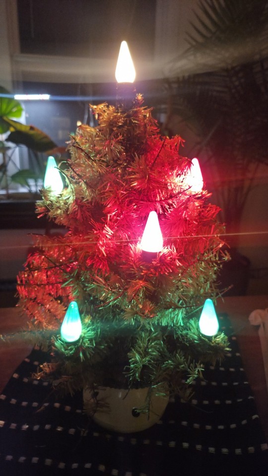EXTREMLY RARE - 1940 NOMA TABLE TOP TREE. 9 C6 BULBS - WORKING ...