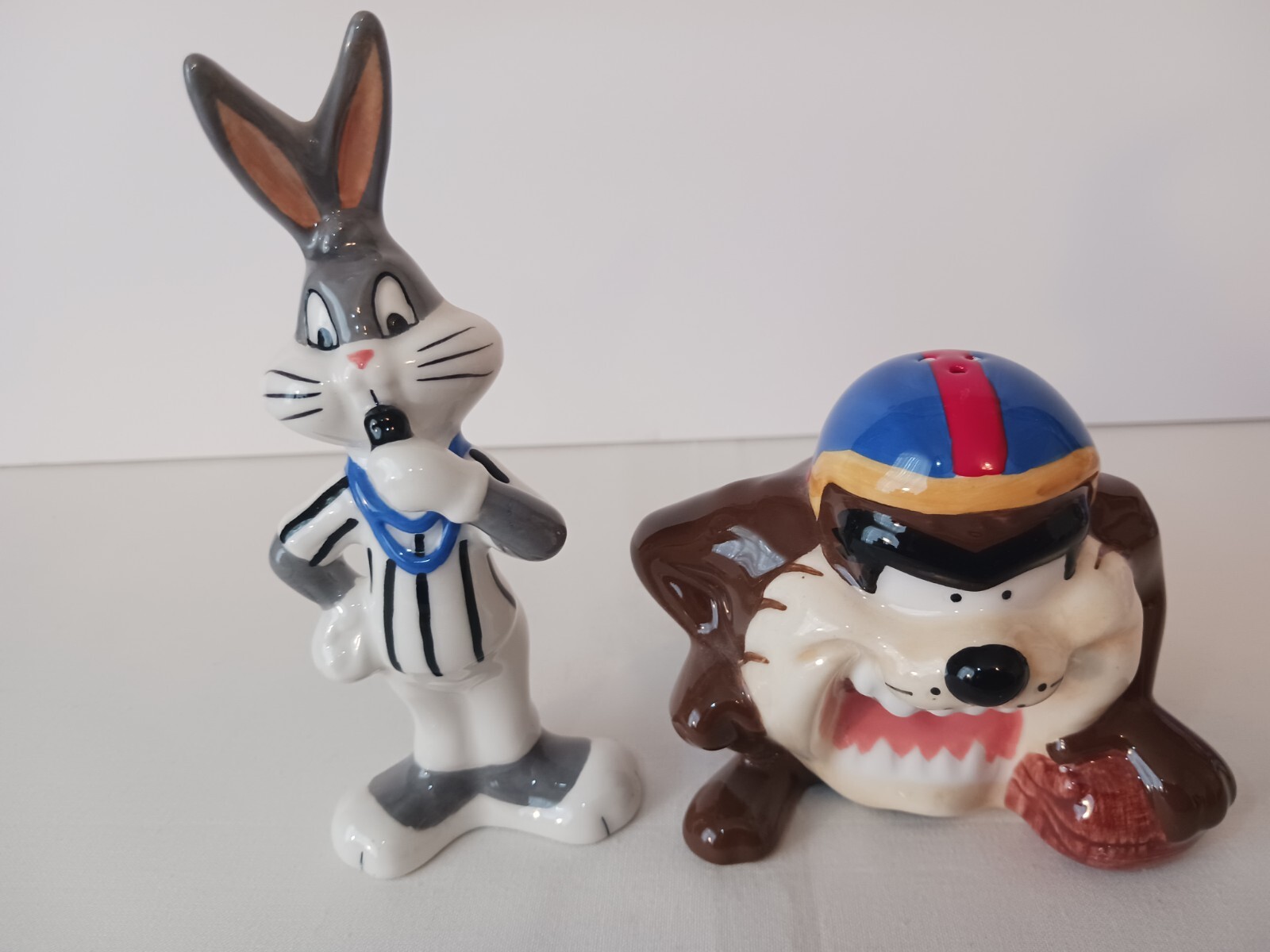 Bugs Bunny & Taz Football Salt and Pepper Shakers Looney Tunes | eBay