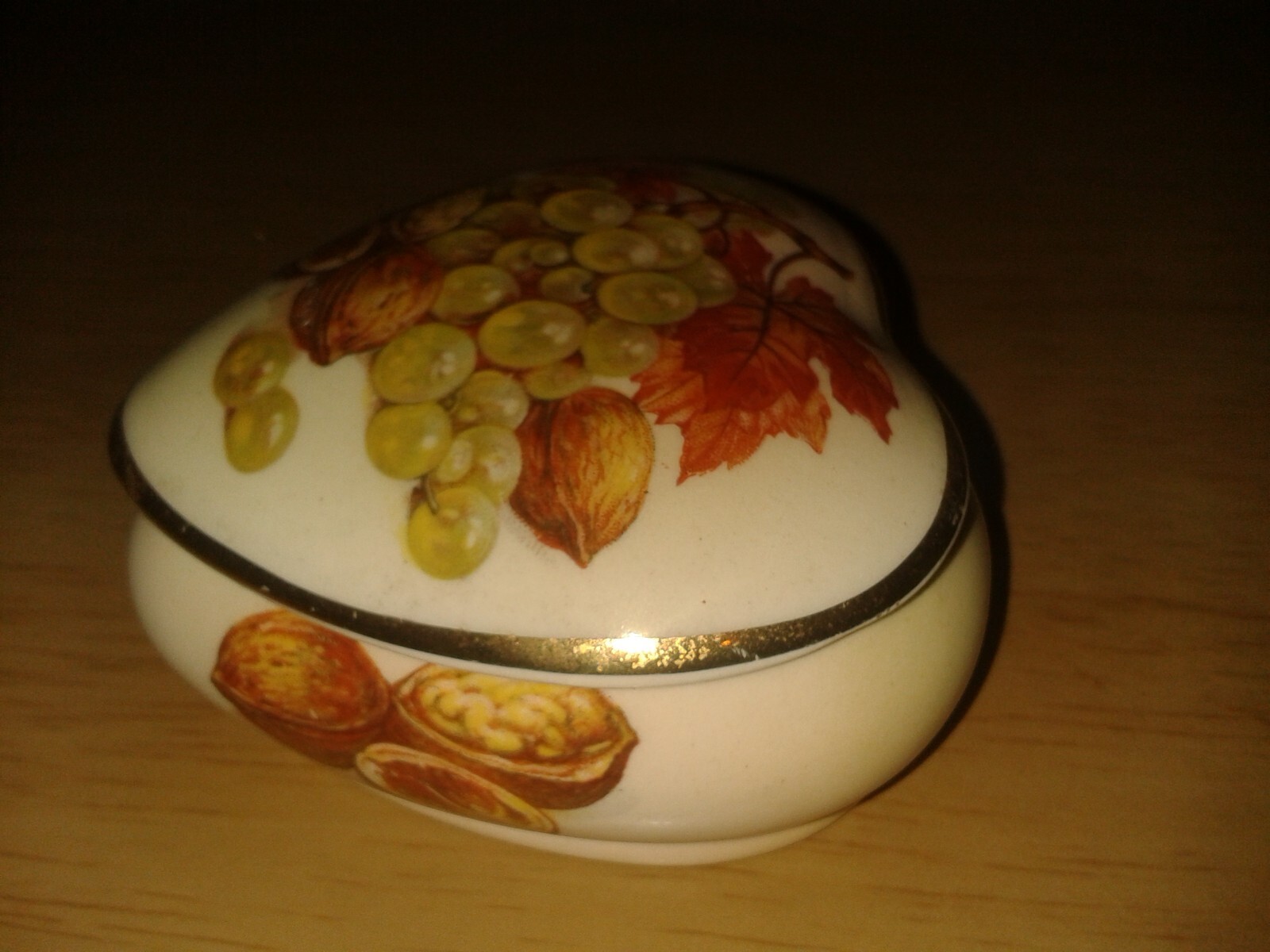Vintage small ceramic Royal Worcester Palissy trinket/jewellery jar ...