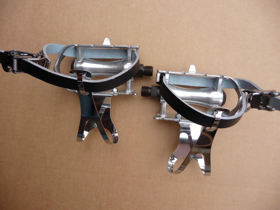 Retro Pedals & Steel Toe Clips & Leather Straps Bicycle Vintage Sports ...