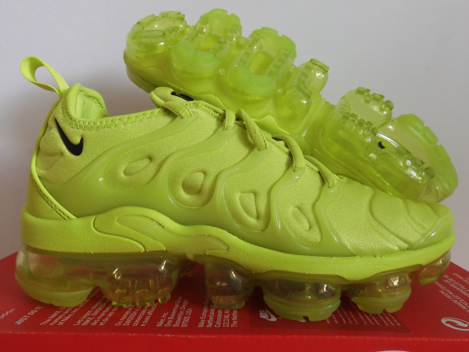 Nike Air Vapormax Plus Atomic Green-Black Womens SZ 6 [DX1784-300] | eBay