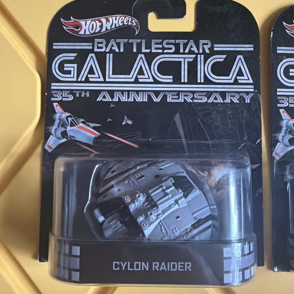 Hot Wheels Retro Battlestar Galactica Colonial Viper/ 2x Cylon Raider ...