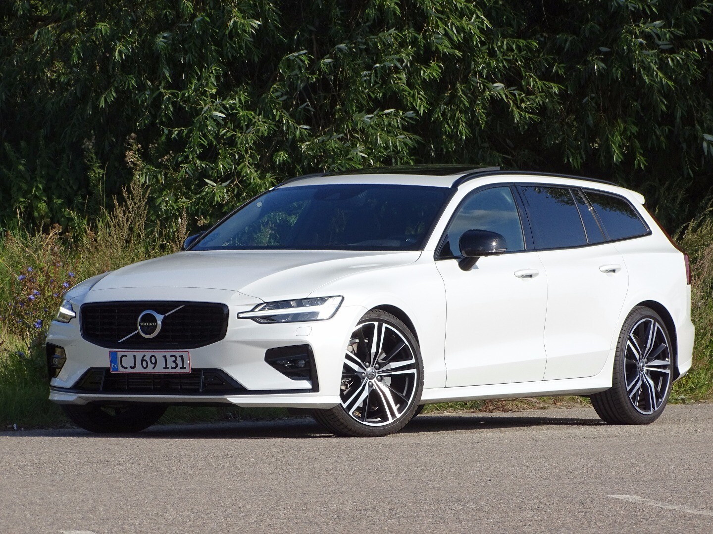 Brugt Volvo V60 2,0 T5 250 R-Design aut. - 2019 - udstillet i Køge - 5863
