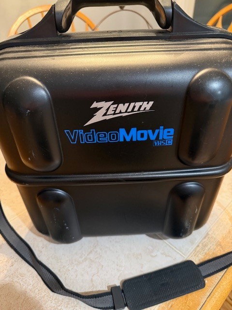 Zenith VM6200 VHS-C Camcorder Bundle Powers UP Functions Work AS IS/FOR ...