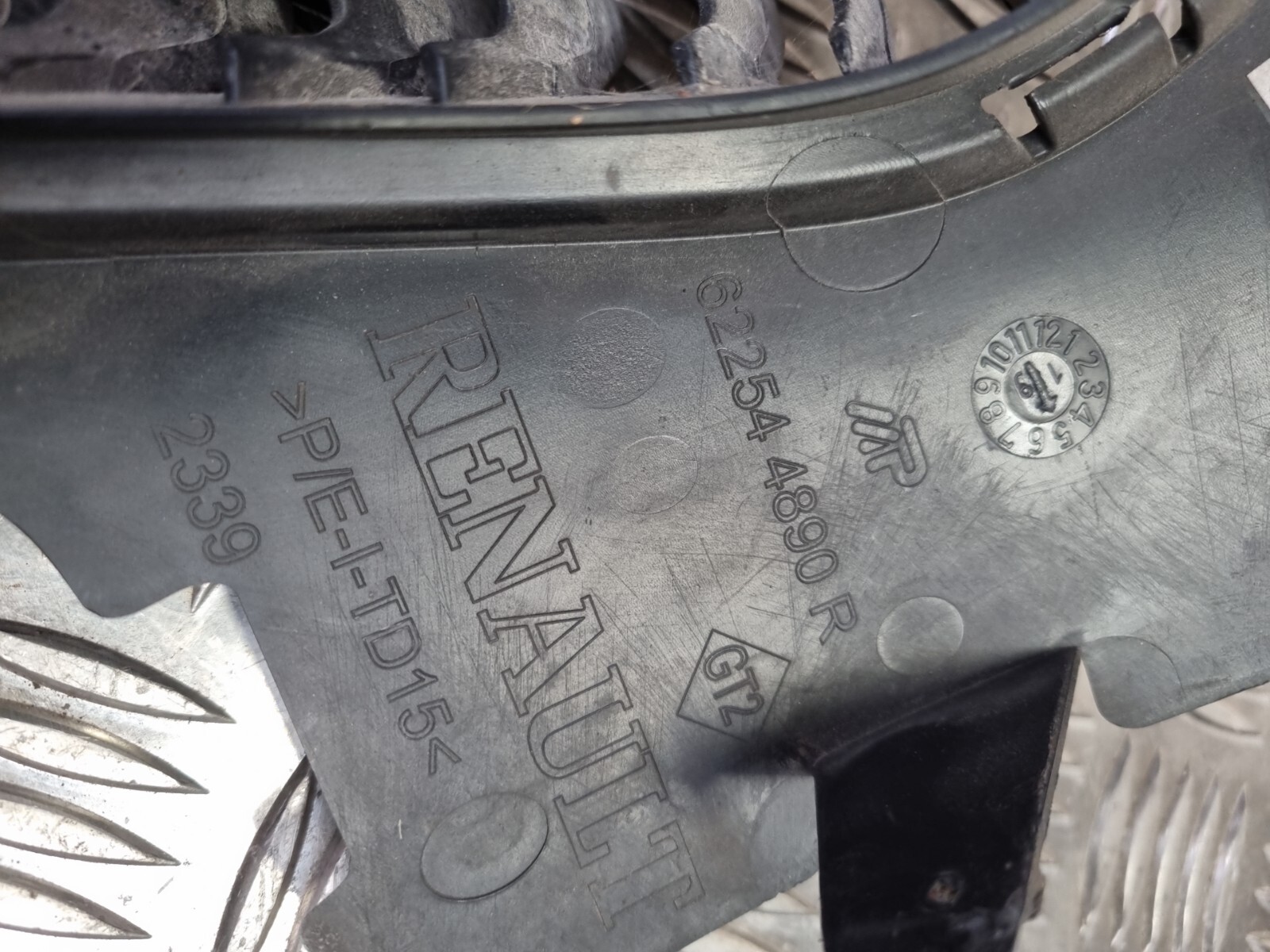 Dacia Duster 2018 on Front Bumper Lower Grille 622544890R for sale ...