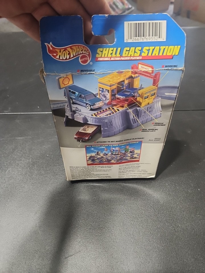2000 Hot Wheels Shell Gas Station play set w/Richard Petty Plymouth car ...