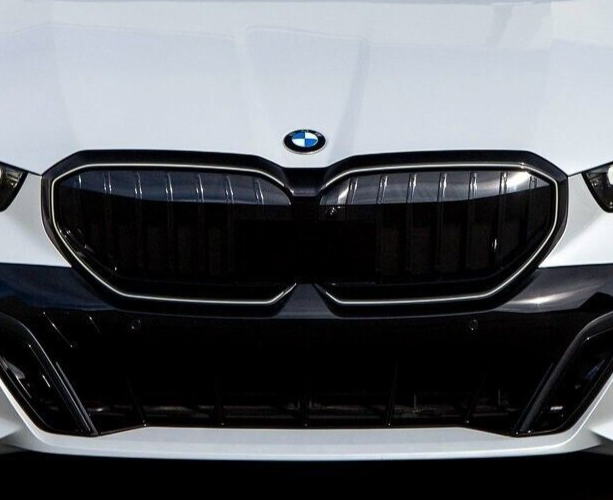 BMW OEM G60 G68 5 Series 2024+ Shadowline Black Iconic Glow Grille ...