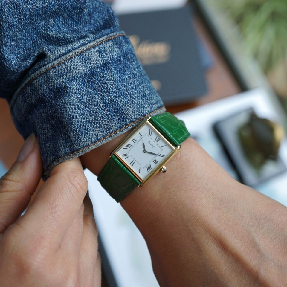 Piaget Vintage Tank 18k Gold Ultra Thin Small 23 mm 9P Manual Wind ...