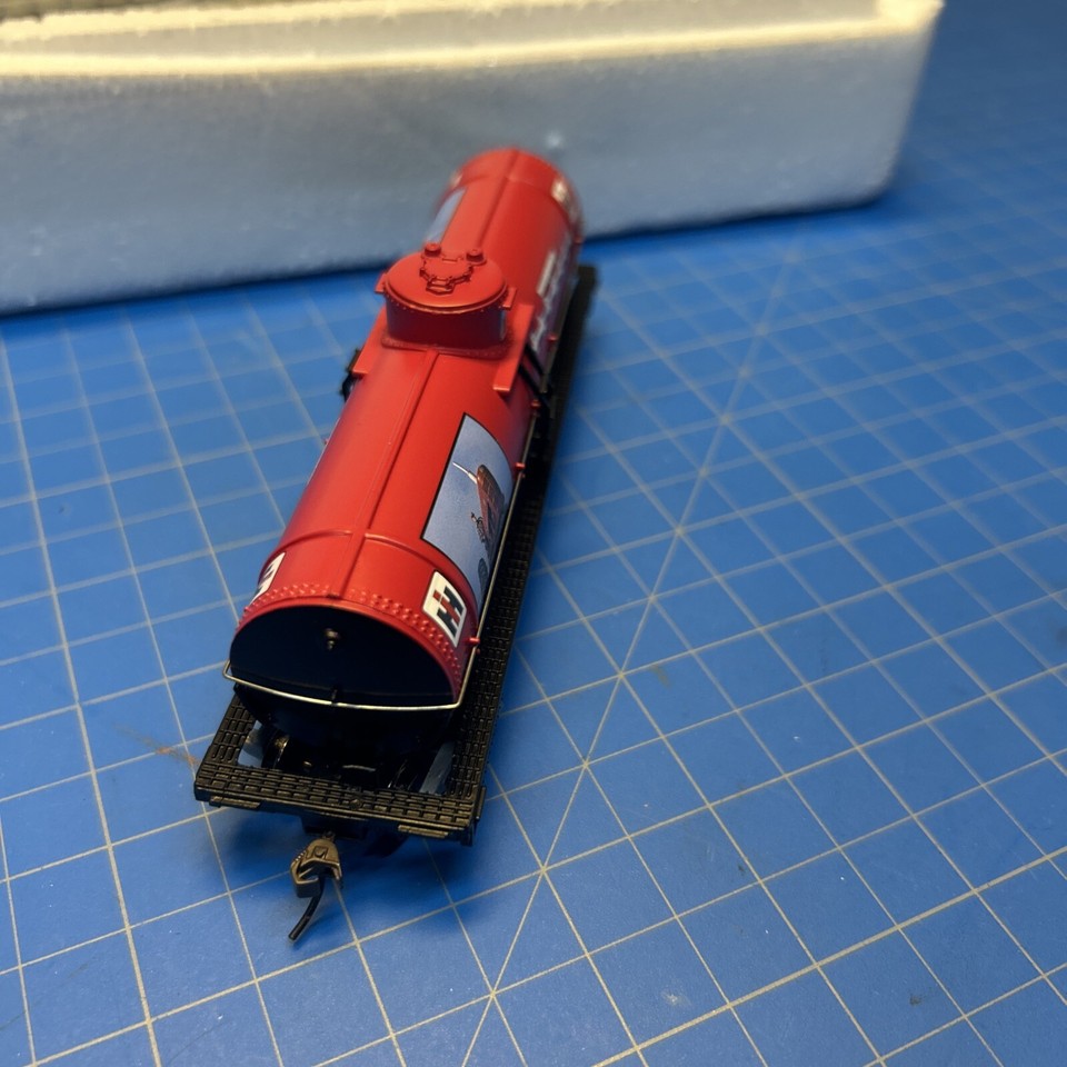 Farmall TANKER CAR Holiday Express train Hawthorne Village HO Bachmann ...