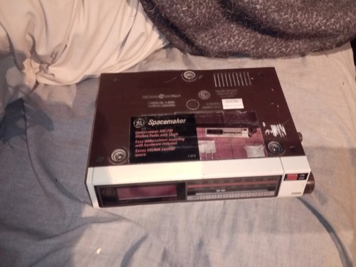 Vintage GE General Electric Spacemaker 7-4212 Under Cabinet AM/FM Clock ...