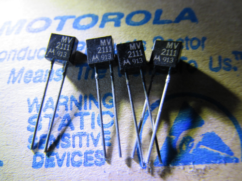 MV2111 Motorola Varactor Diode Cap Single 30V, 42.3pF 2-Pin TO-92 NOS ...
