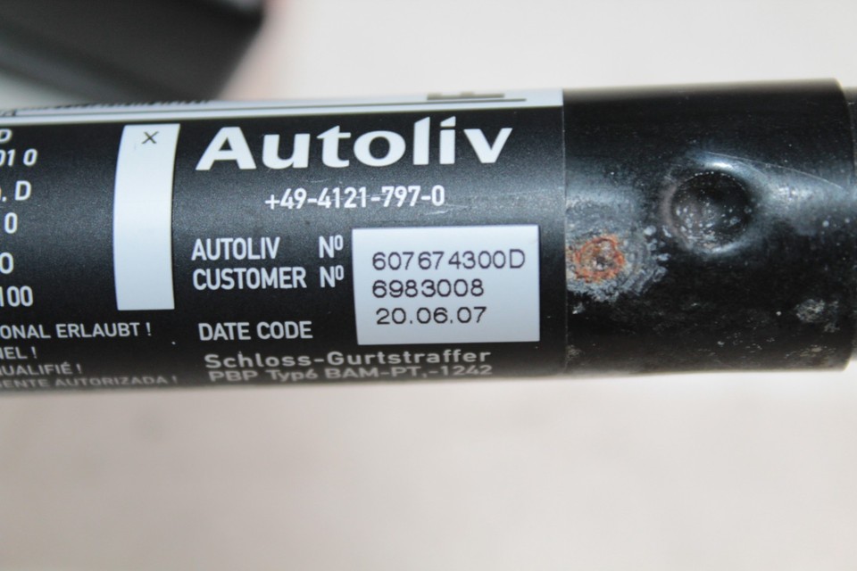 Belt Lock Belt Tensioner Rear Right BMW 3 Series E90 E91 / 607674300D ...