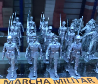 MARX TOYS RECAST 54 MM MARCHING SOLDIERS PLAYSET- 16 FIGURES-GREY | eBay