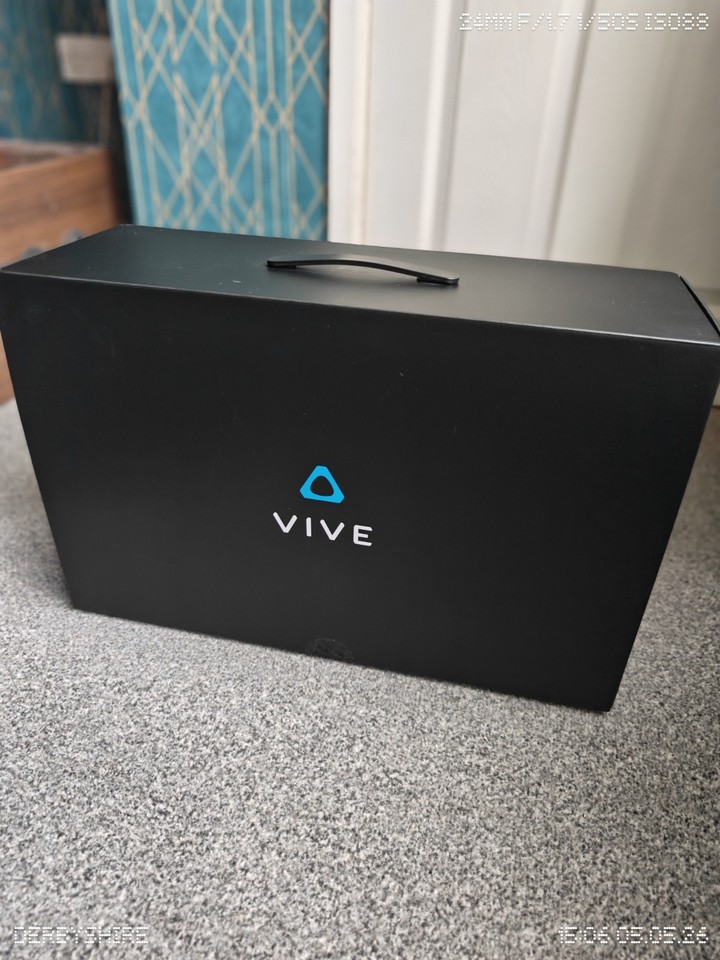 HTC Vive Pro 2 - VR Headset Full Kit System - Very little use with Box ...