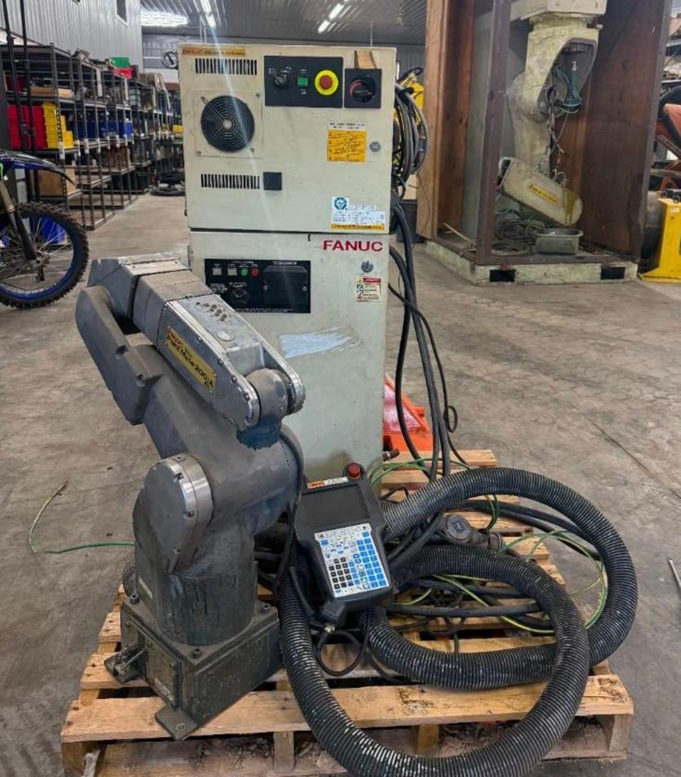 *MAKE OFFER* Fanuc Paint Mate 200iA/5L w/R30iB Controller & Pendant | eBay