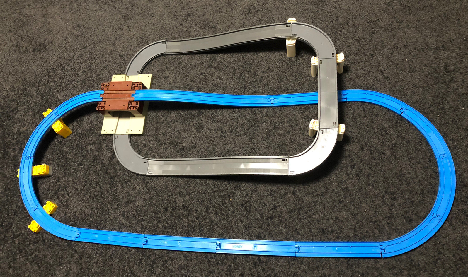 TOMY Thomas & Friends - Road and Rail with Overpass Track Set With ...