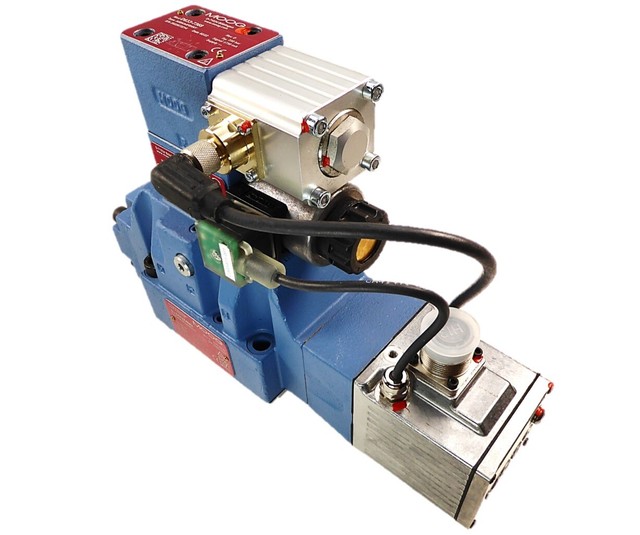 MOOG D682Z4842 D633-7368 D820-2001 D-71034 Boblingen NO BOX for sale ...