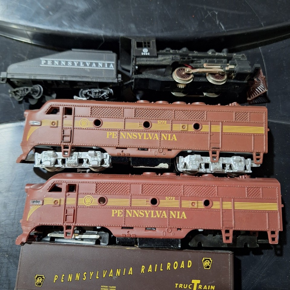 HO SCALE PENNSYLVANIA RR PRR PENNSY LOT OF MODEL TRAINS FOR PARTS ...