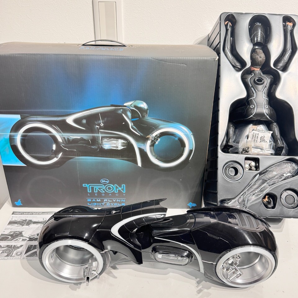 Hot Toys Tron Legacy Sam Flynn with Light Cycle 1/6 Figure Statue ...