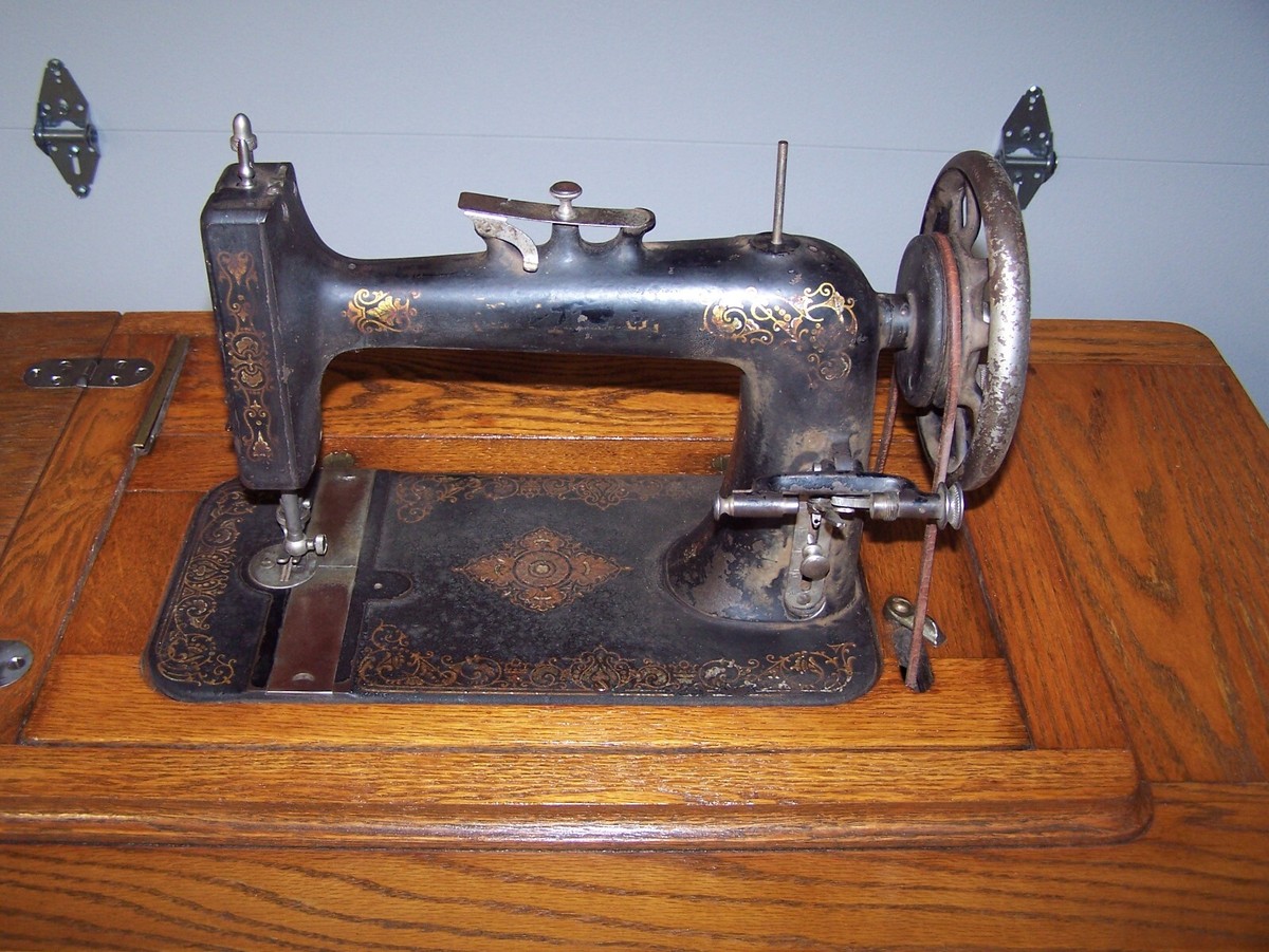 Favorite Treadle Sewing Machine Sewing Machine Singer, Treadle, 1910