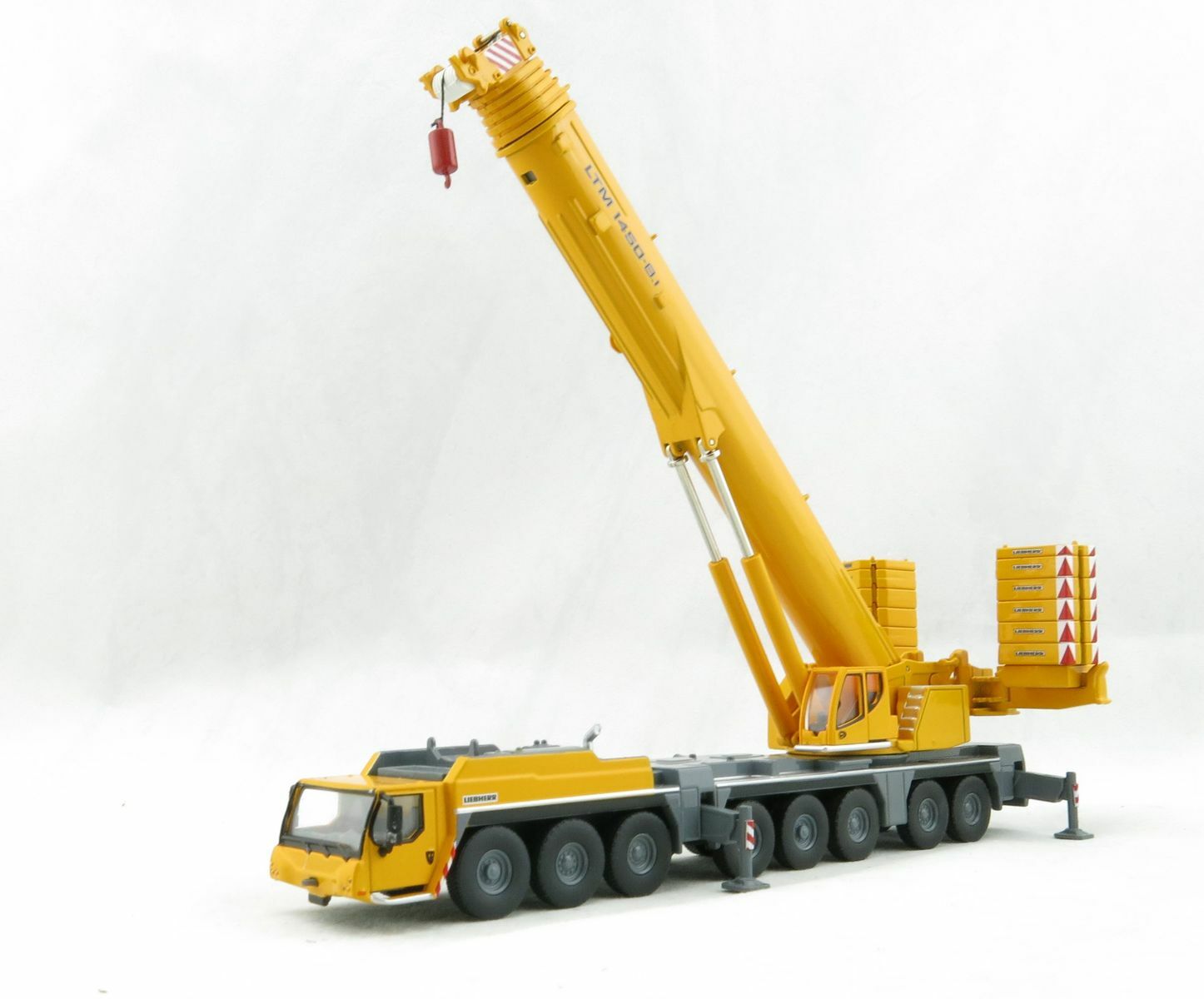 IMC Models 31-0134 - Liebherr LTM 1450-8.1 Mobile Crane - Scale 1:87 | eBay