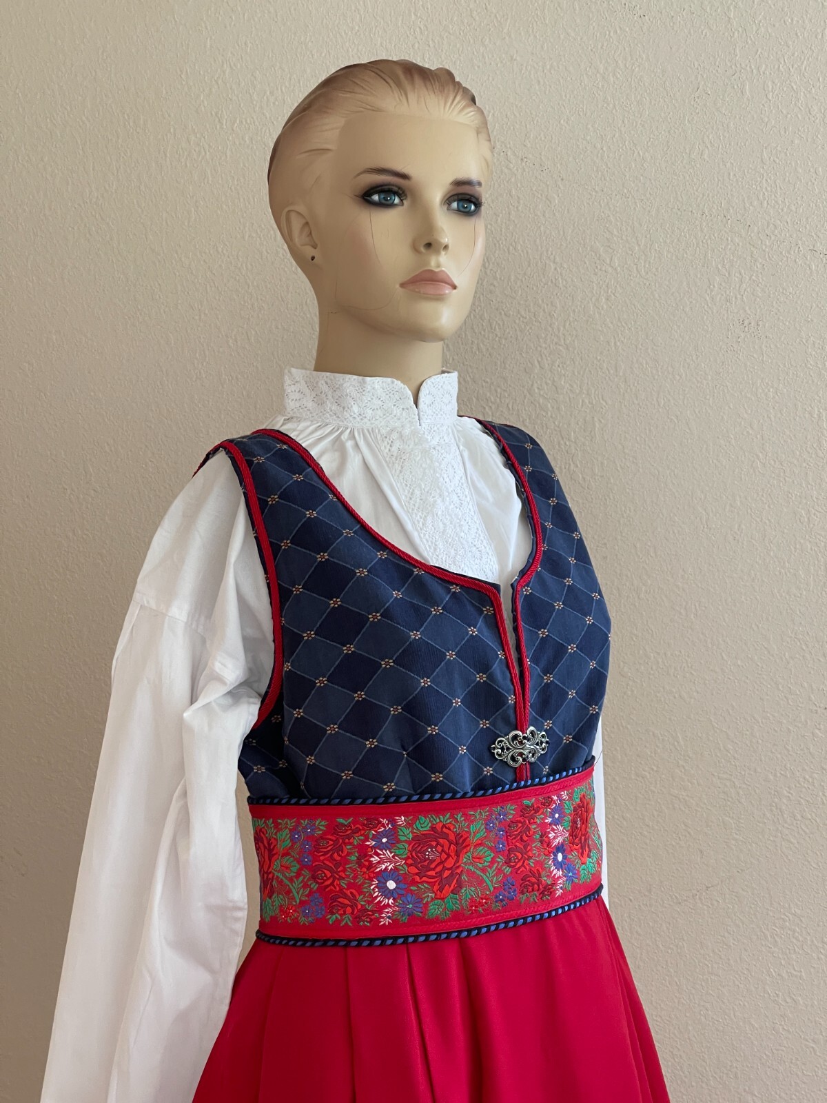 NEW Quality NORWEGIAN BUNAD FESTDRAKT Norway Adjustable M/L folk ...