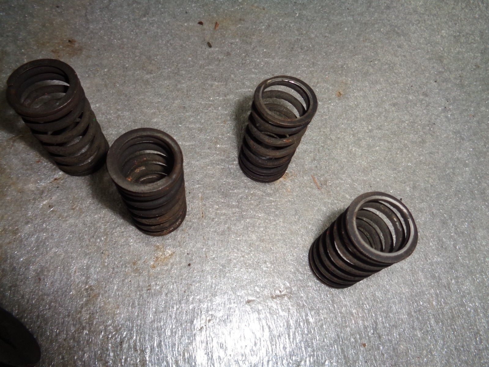 JOHN DEERE L. HERCULES NXB ENGINE VALVES / SPRINGS / VALVE SPRING SEATS ...