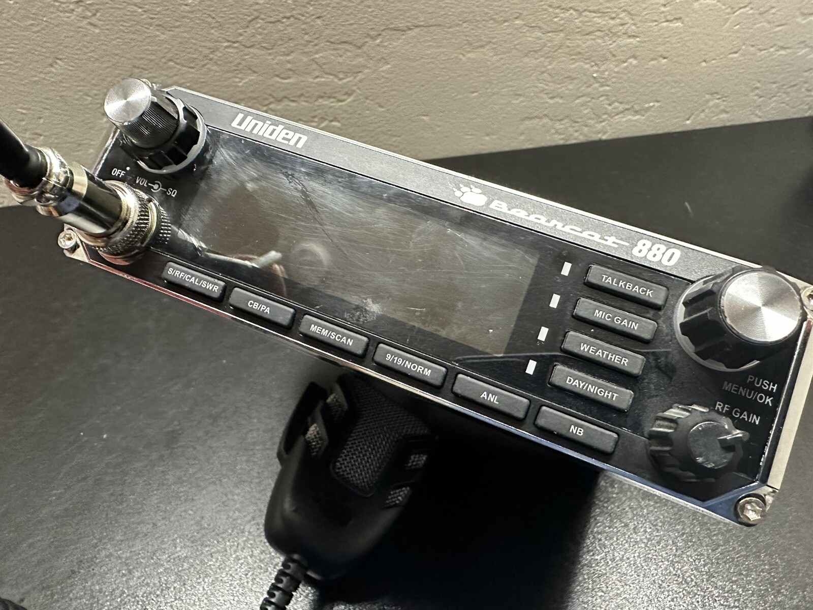 Uniden Bearcat 880 40 Channel CB Radio with Mic - No Sound As Is! Read ...