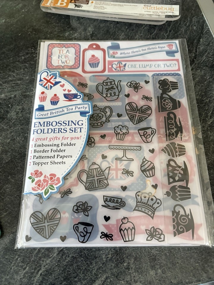 Cricut Cuttlebug Die Cutting Embossing Machine Bundle Inc Lots Of ...