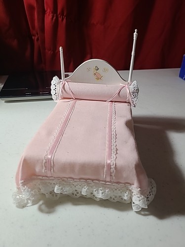 Pitty Pat Miniature Pink Bed with Mattress and Pillow Dollhouse ...