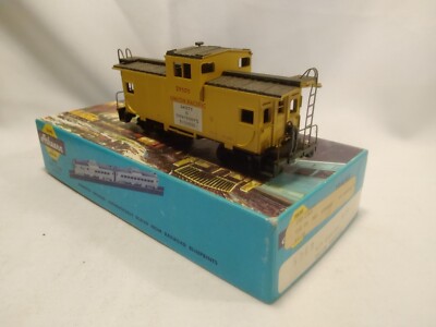 Athearn #5368 HO Scale UP Union Pacific W/V Caboose, 29505 | eBay
