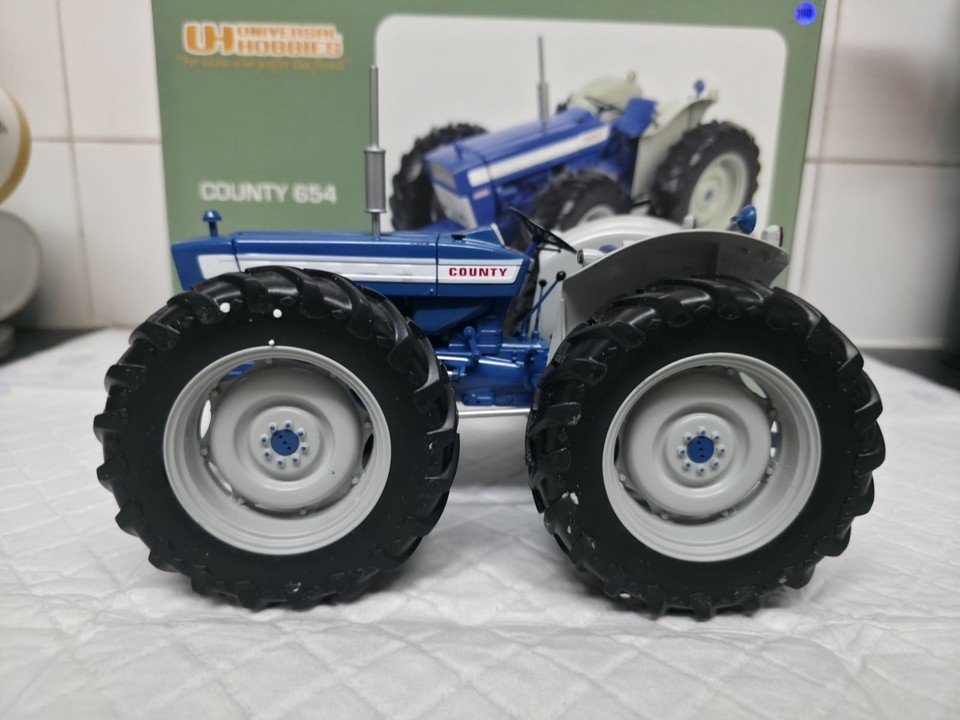 Universal Hobbies 1/16 654 County Tractor | eBay UK
