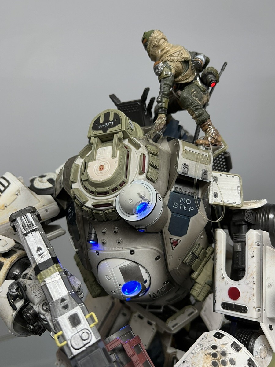 Titanfall Statue