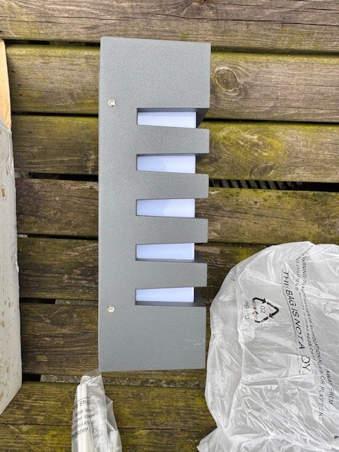 SEARCHLIGHT EXETER GREY OUTDOOR WALL LIGHT IP54 BOUGHT BUT NEVER USED ...