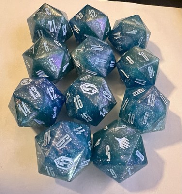MTG Final Fantasy: GIFT Bundle Crystal Blue Oversized D20 Die spin down ...