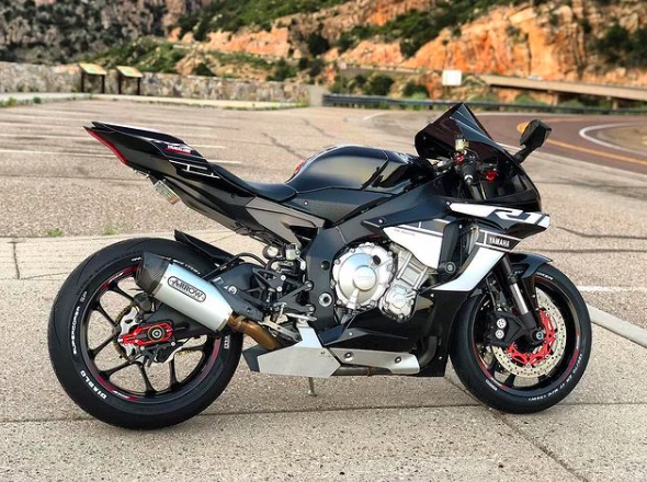 Flat Black R1