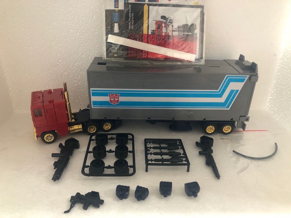 TRANSFORMERS G1 Reissue Optimus Prime boxed or without box Free ...