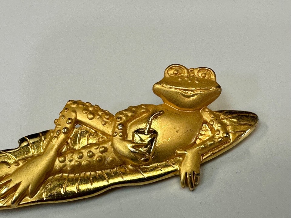 Frog Drink in hand relaxing tadpole JJ Signed gold tone vintage 3 ...