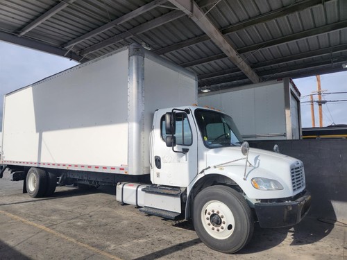 1,700/mo Freightliner 26ft box truck 108 hi cube DEF AUTO AIR RIDE ...