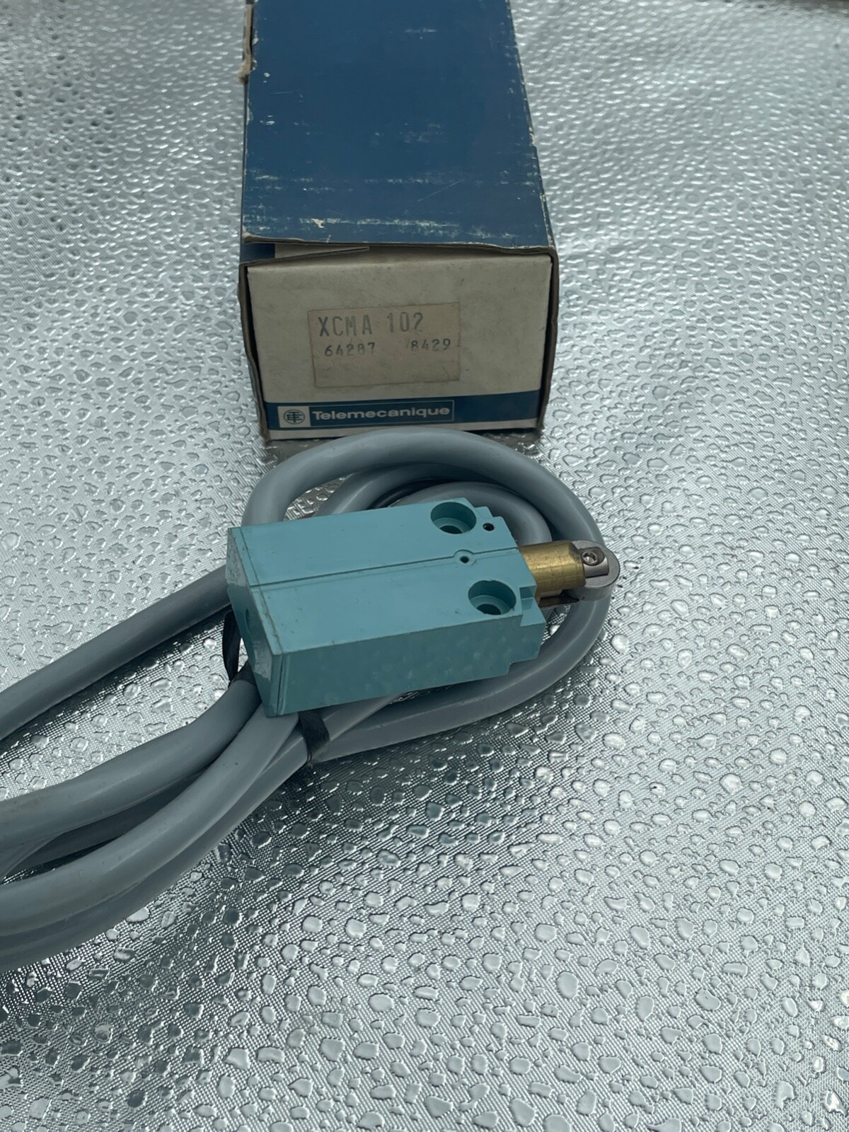 Telemecanique Xcm-a102 Limit Switch 300v 6a for sale online | eBay