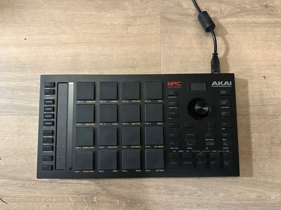 Akai MPC Studio - W/ Cable- Akai Professional & Akai MPK Mini Keyboard ...