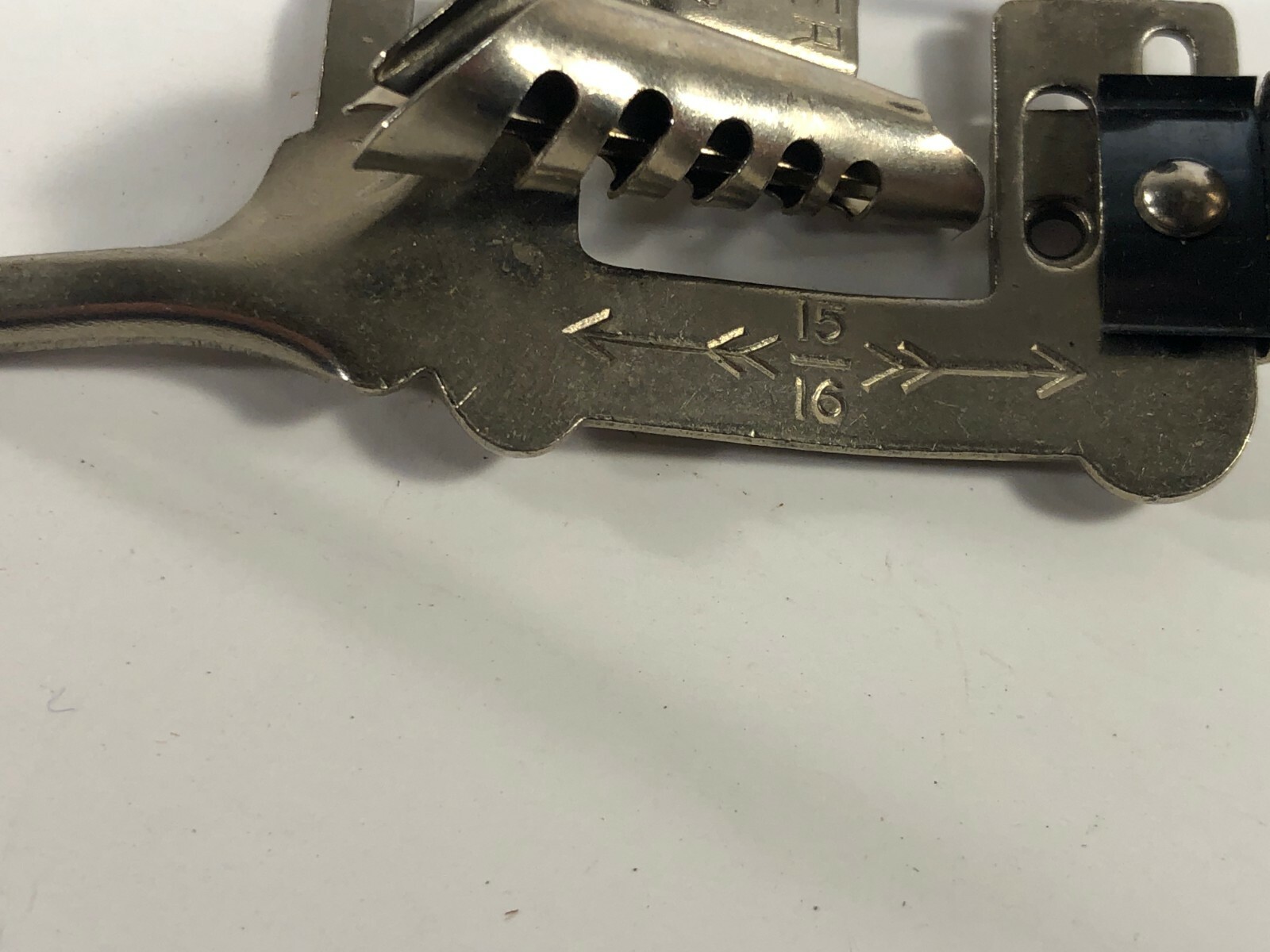 SINGER 160359 Multi Slotted Binder Foot Low Shank Sewing Machine ...