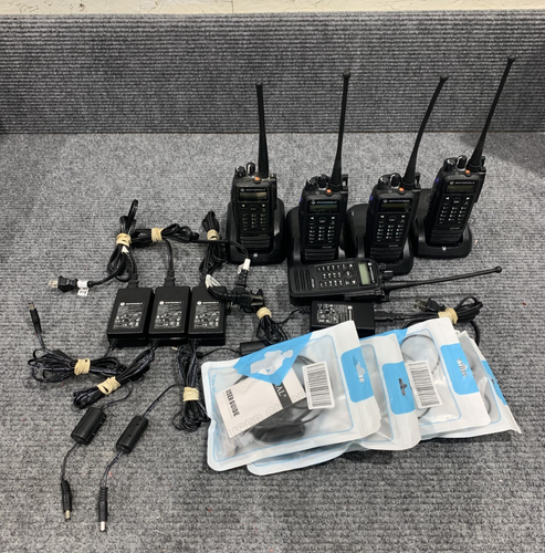 Lot of 5 Motorola XPR 6580 AAH55UCH9LB1AN Two-Way Radios, Chargers ...